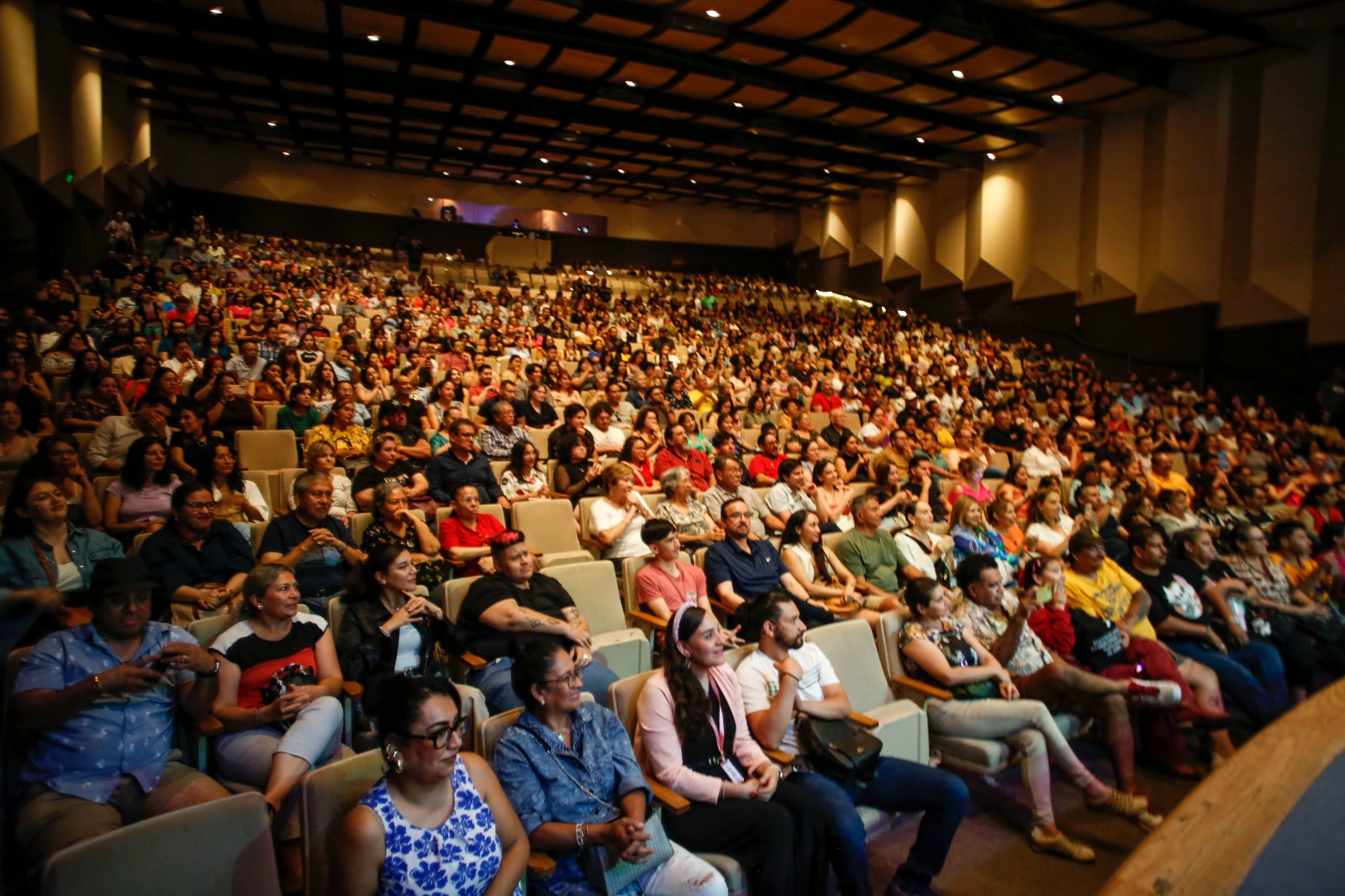 “Entre Diamantes y Ladrones” inauguró con gran éxito el Festival de ...